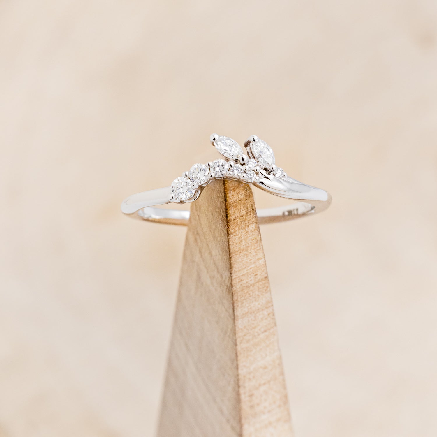 CONTOUR TRACER WITH DIAMOND ACCENTS