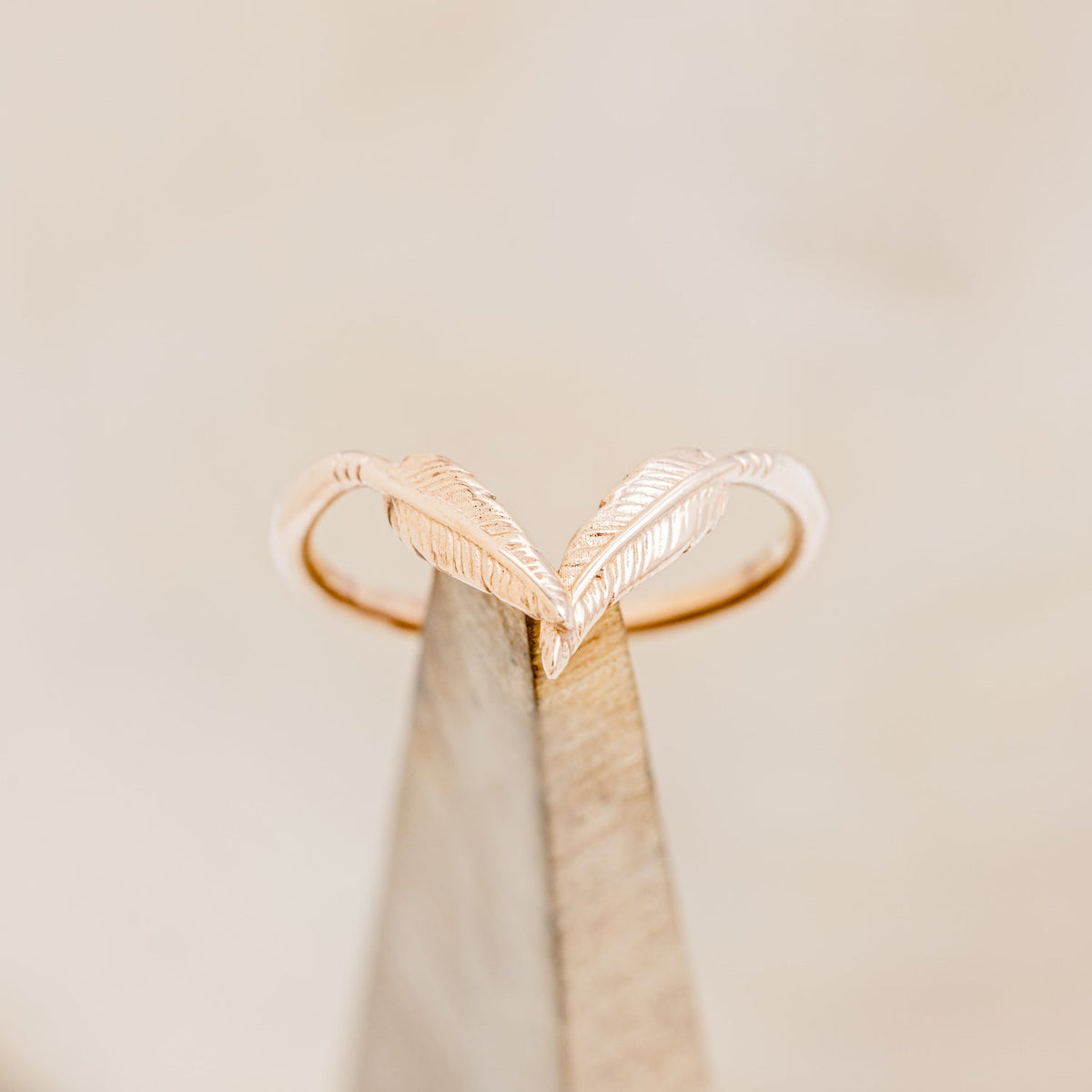 "FALA" - FEATHER ACCENTED TRACER WEDDING BAND