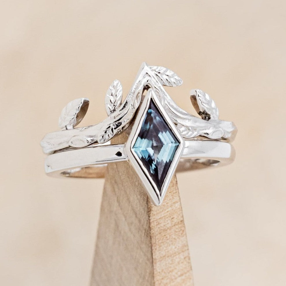 "MIRABEL" - BEZEL SET LAB-GROWN ALEXANDRITE ENGAGEMENT RING