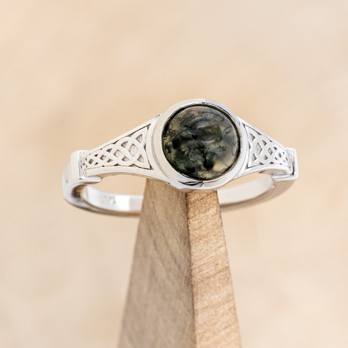 "SELENE" - ROUND CUT MOSS AGATE ENGAGEMENT RING WITH CELTIC SAILOR KNO