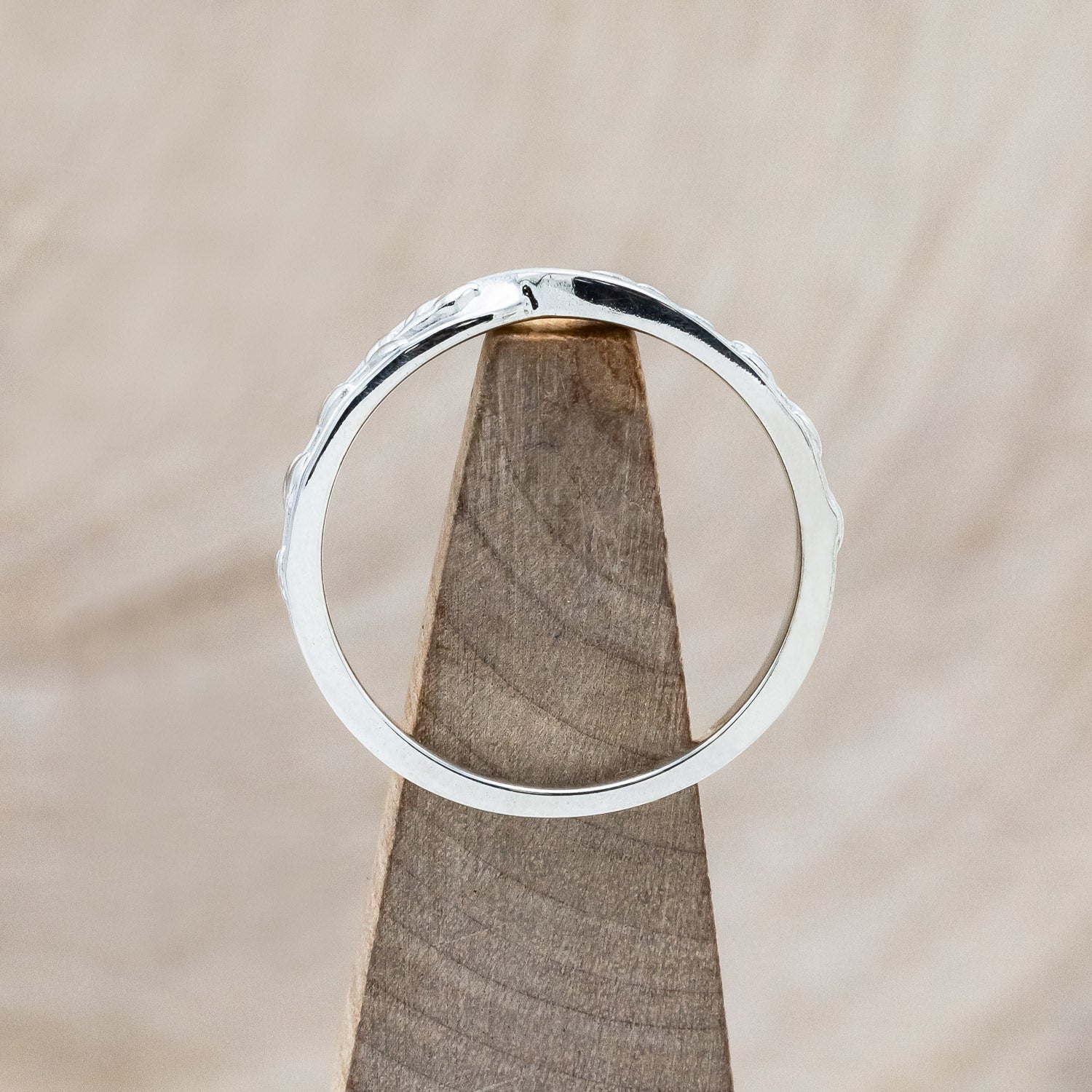 TWISTED LEAF STACKING BAND