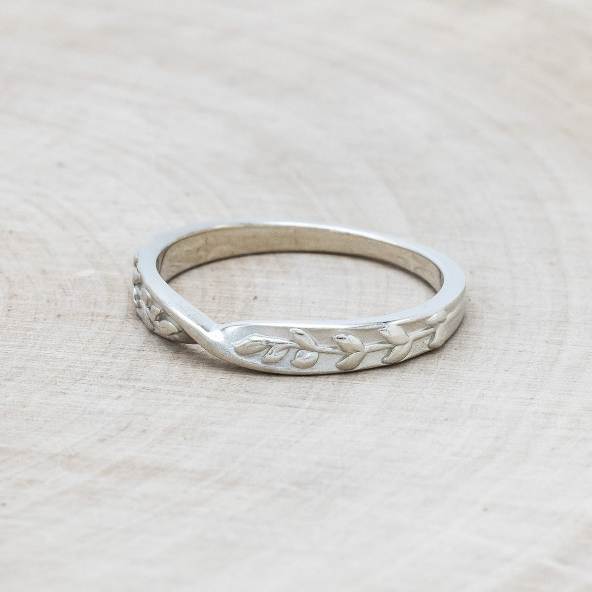 TWISTED LEAF STACKING BAND