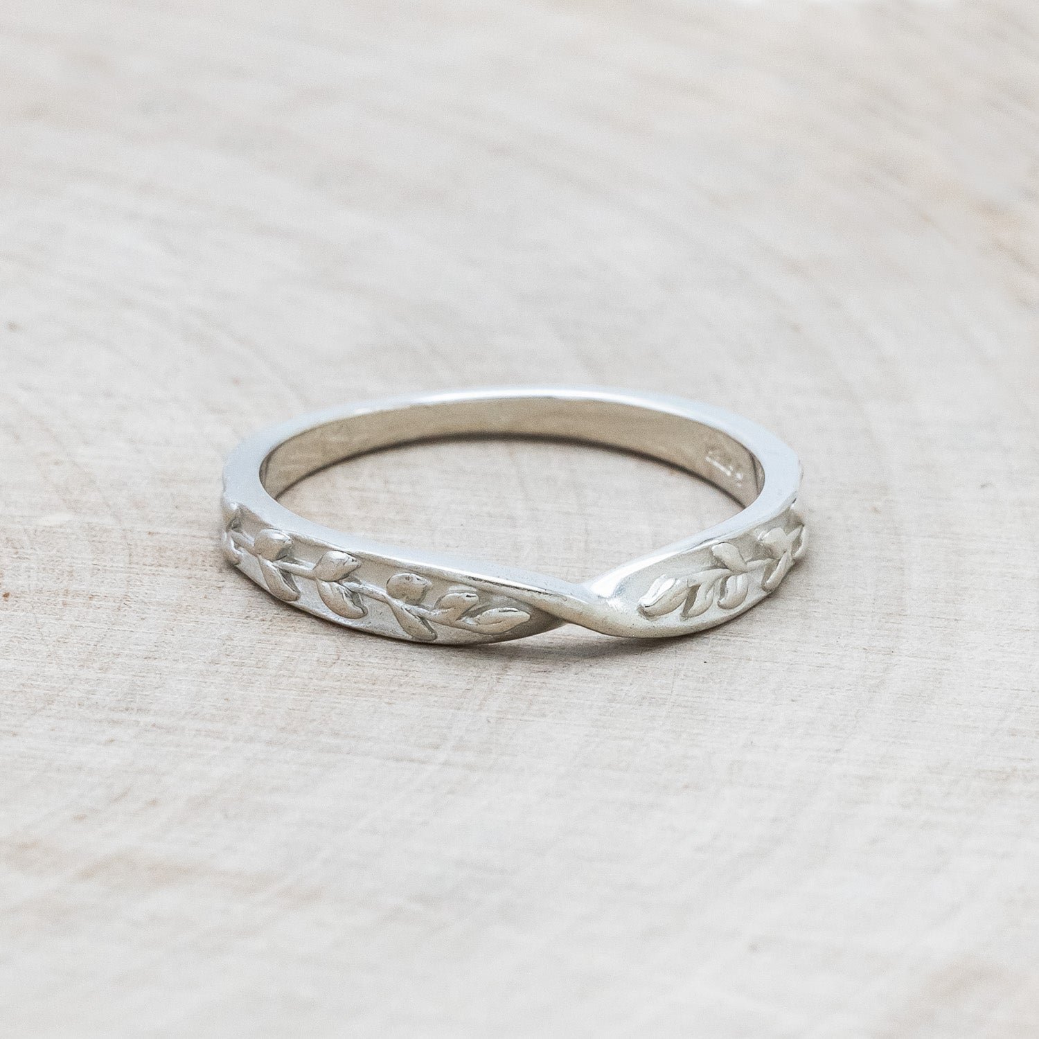 TWISTED LEAF STACKING BAND