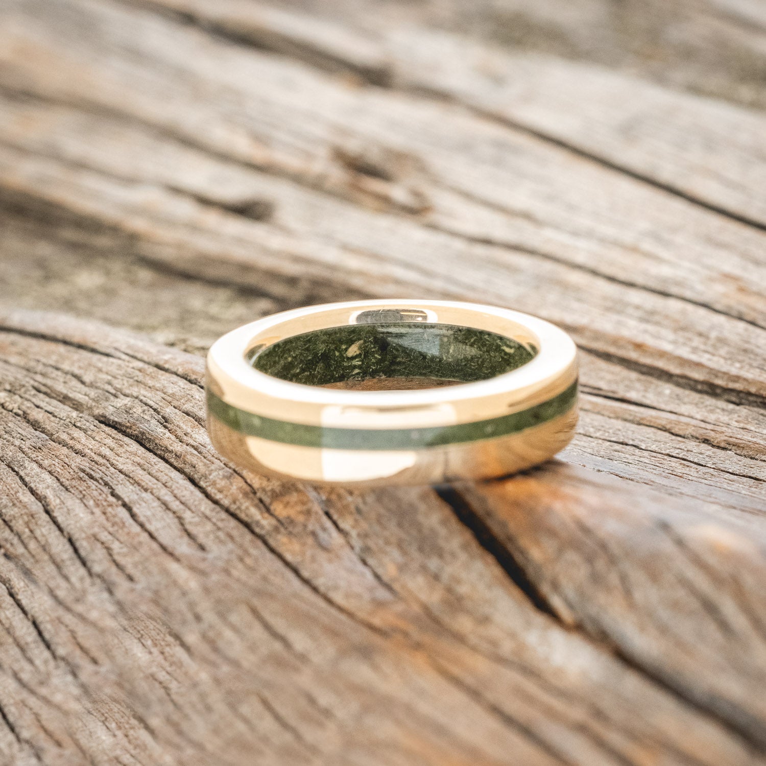 "VERTIGO" - MOSS INLAY & LINING WEDDING RING