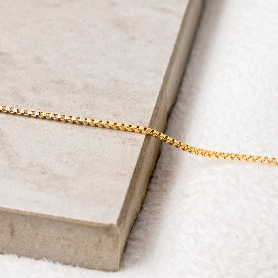ADJUSTABLE THREADER BOX CHAIN NECKLACE