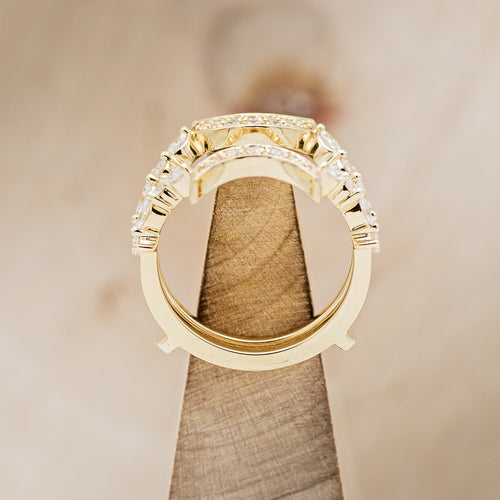 "HECATE" - PAVÉ DIAMOND CRESCENT MOON RING GUARD