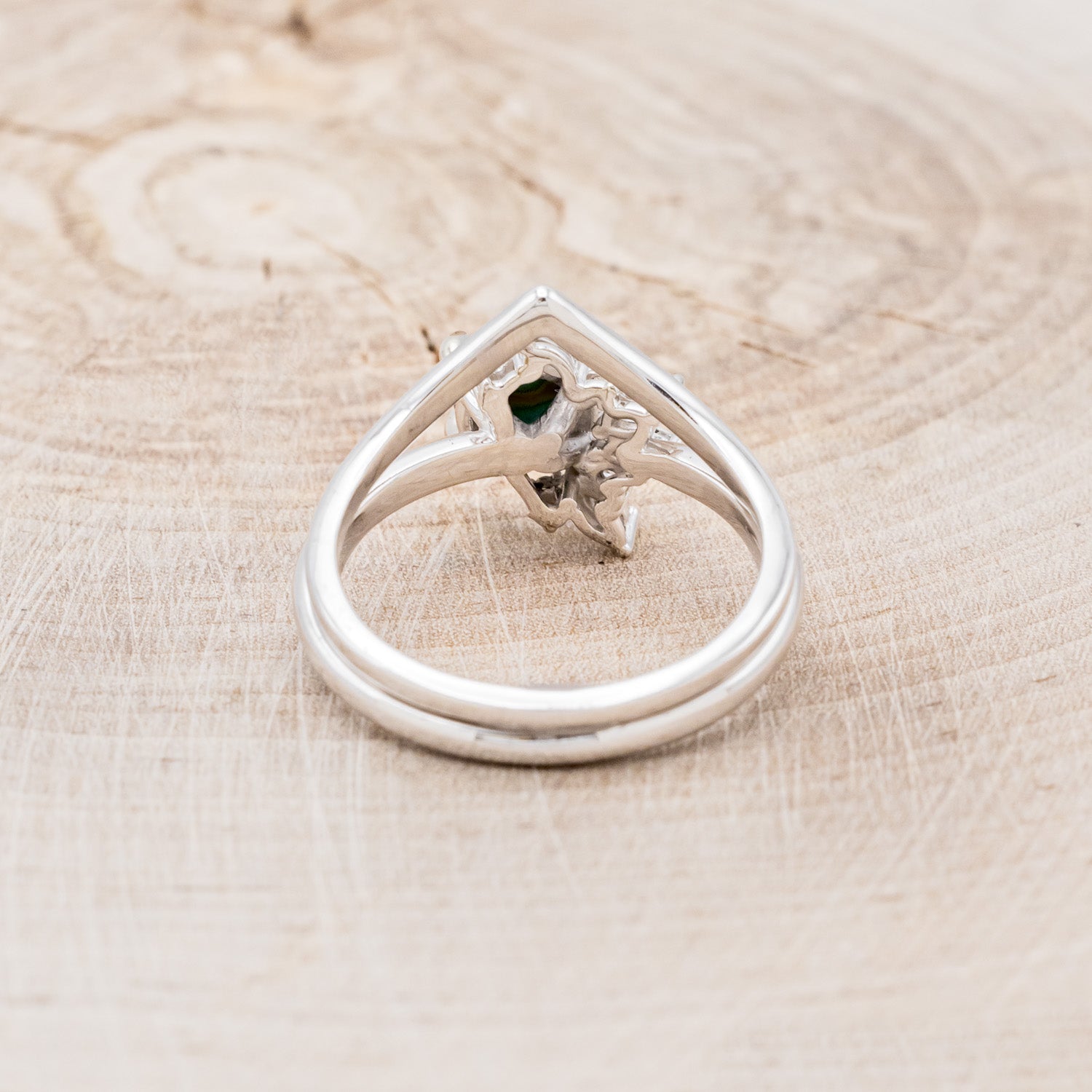 "AURAE" - ROUND CUT TURQUOISE ENGAGEMENT RING & TRACER