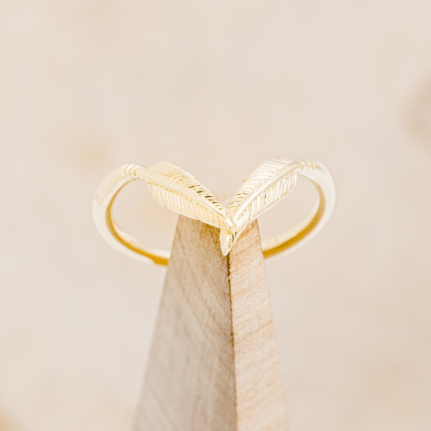 "FALA" - FEATHER ACCENTED TRACER WEDDING BAND